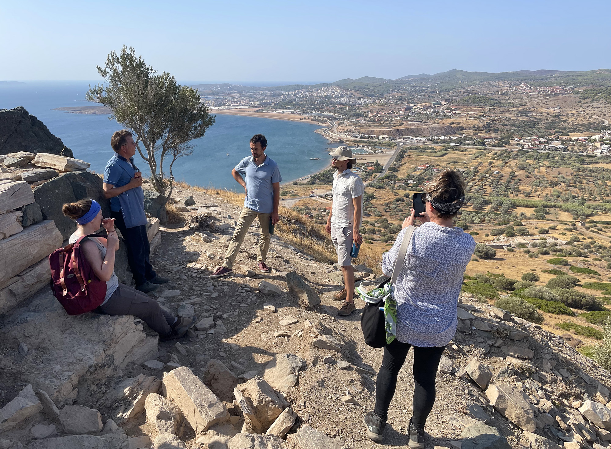 BEARS Sighting in Thorikos! – The Bays of East Attica Regional Survey